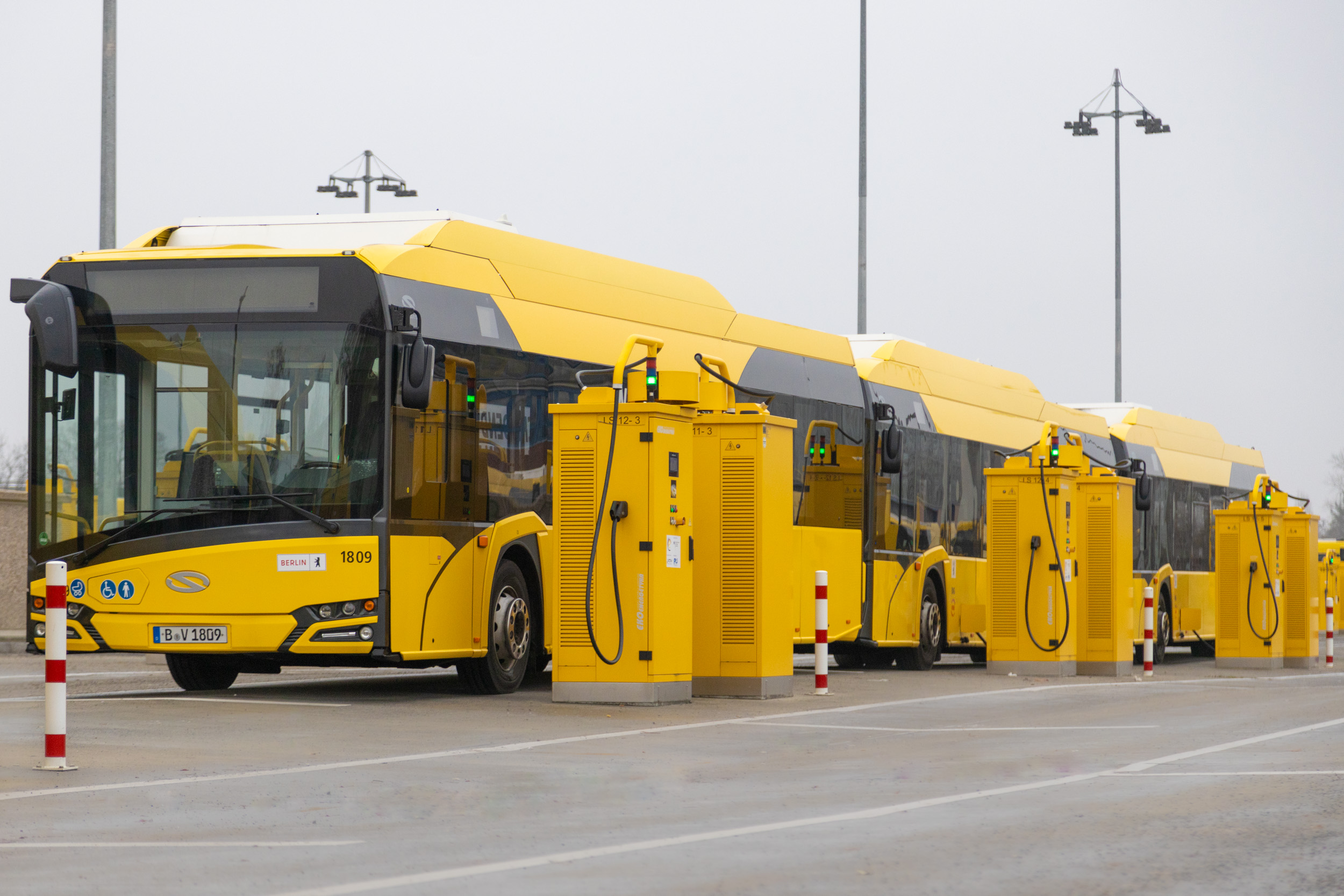 Maintain processes with departure-optimized e-bus charging planning ...